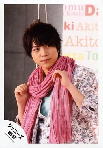 Johnny's West / Daiki Shigeoka / Upper Body / Costume Pink / Both Hands Stole / Eye Right ...