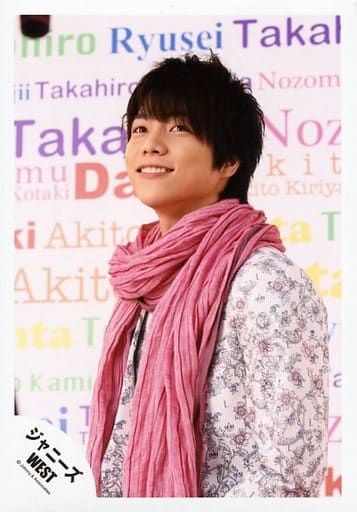 Johnny's West / Daiki Shigeoka / Upper Body / Costume Pink White / Body Facing Left / Stole ...