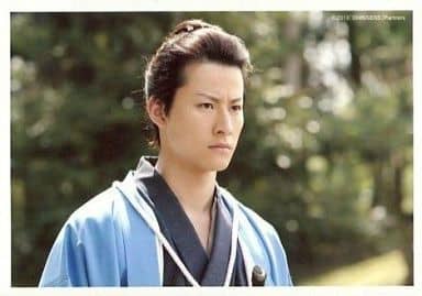 Official photo (male) / actor Toru Baba / Yokogata / Bust-up / Costume Cyan Black / Right Facing ...
