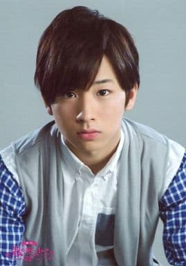 Official photo (male) / actor Yuusuke Satou / Bust Up / Costume Gray / White Blue / Background ...