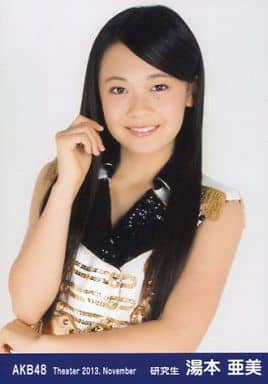 Official photo (AKB48, SKE48) / idol / AKB48 Ami Yumoto / Upper Body / Right Hand Hair / Theater ...