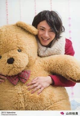 D2 / Yuki Yamada / Costume Red / Beige / Both Hands Teddy Bear / Smile / 2013. Valentine ...