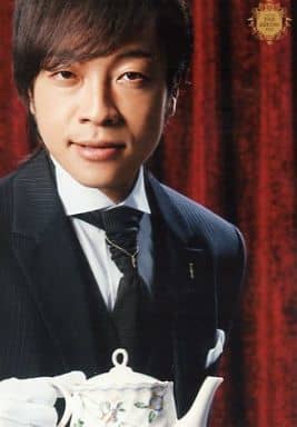 Takuma Otoo / Bust up / Suit black / Right hand pot / Background red ...