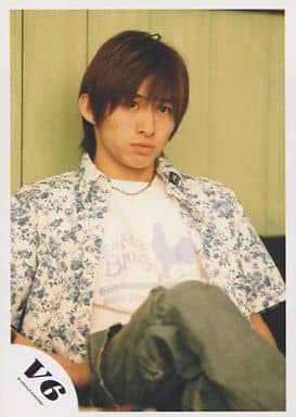 Official photo (Johnnys) / idol / V6 V6 / Ken Miyake / Knee-Top, White Costume, Floral Pattern ...