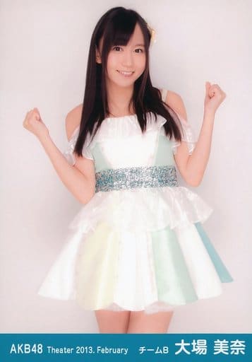 Official photo (AKB48, SKE48) / idol / AKB48 Mina Oba / Above-Knee and Hand-Held Rock / Theater ...