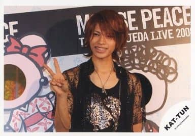 KAT TUN / Tatsuya Ueda / Horizontal ・ Bust up ・ Costume Black ・ Right ...