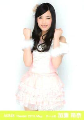 Official photo (AKB48, SKE48) / idol / AKB48 Rena Kato / Above-the-knee / Both hands rock ...