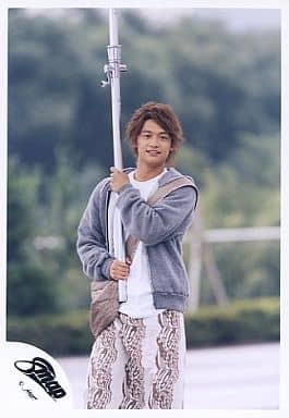 SMAP / Shingo Katori / Above-the-knee ・ Jacket with gray hood ・ Both ...