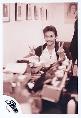 SMAP / Shingo Katori / Bust up / Costume black and white / Both hands ...