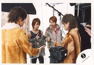 KAT-TUN / Taguchi, Kamenashi, Nakamaru, Ueda / Horizontal, rock-paper-scissors, costume gray ...