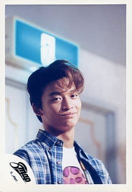 SMAP / Shingo Katori / Bust up / Costume blue check white / Background ...