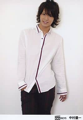 Official photo (Male) / idol / D-BOYS D-BOYS / Yuichi Nakamura / Kneecap / Shirt White / Right ...