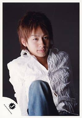 KAT-TUN / Yuichi Nakamaru / Upper Body / White Shirt / Right knee ...