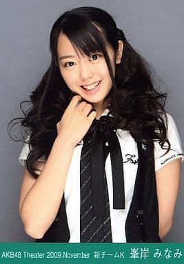 Minami Minegishi / upper body / right hand jaw / right hand face ...