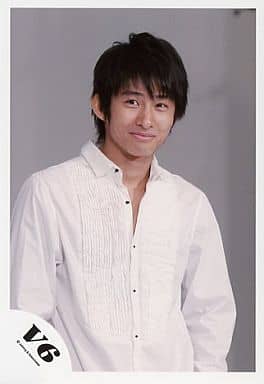 V6 / Ken Miyake / Upper Body / White Shirt / Both Hands Waist / Left Eye View / Laugh / Gray ...