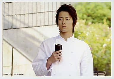 Official photo (male) / actor Toru Baba (Shibata Hibiki) / Yokogata / Bust-up / Costume cook ...