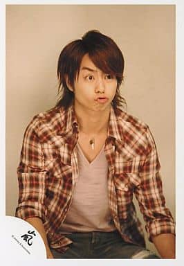 Arashi / Sho Sakurai / Sitting / Knee-Up / Shirt Check Brown / Eye ...