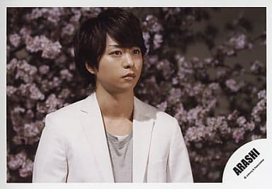 Arashi / Sho Sakurai / Horizontal ・ Bust up ・ Inner gray ・ Jacket white ...