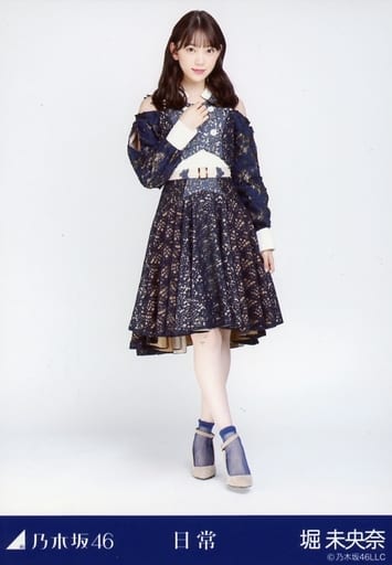 Official photo (Nogizaka46) / idol / Nogizaka46 Miona Hori / Whole Body ...