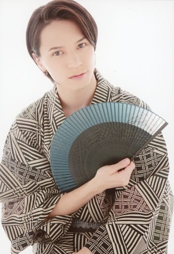 Official photo (male) / actor Ryo Kitamura / Above the Knee / Costume ...