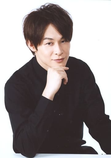 Official photo (male) / actor Yuki Fujiwara / Upper Body / Sitting ...