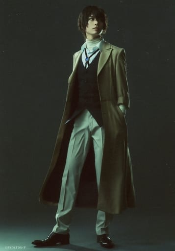 Official photo (male) / actor Tomasu Tawada (Osamu Dazai) / Whole Body ...