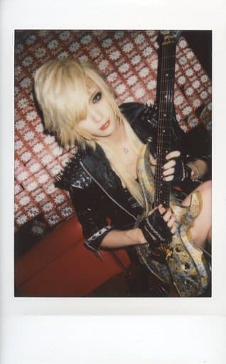 Mejibray / MiA / Upper body / Black clothes / Sitting / Both hands ...