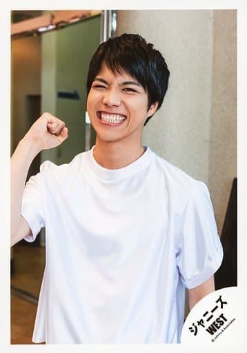 Johnny's West / Daiki Shigeoka / Upper Body / Costume White / Right Hand Fist / Show Teeth ...