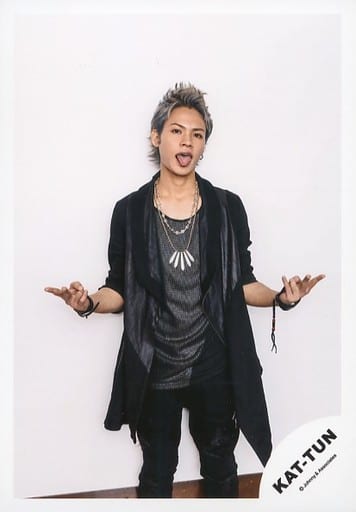 KAT TUN / Tatsuya Ueda / Above-the-knee ・ Costume black ・ Both hands ...