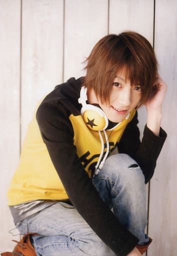 Official photo (male) / actor Hiroki Suzuki / Whole Body (Cut off Tarumi) / Costume Black ...