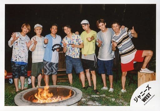 Johnny's West / Assembly (7 persons) / Horizontal / Whole body / Center ...