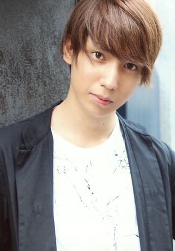 Official photo (male) / actor Shotaro Arisawa / Bust Up / Costume Black / White / Both Hands ...