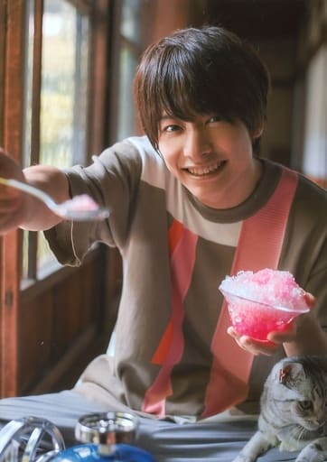 Ren Ozawa / Above-the-knee, Costume Brown, Red, Sitting in the Corridor, Right Hand Spoon, Left ...