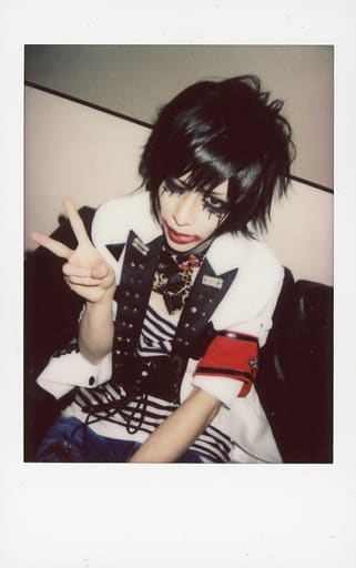 The Raid. / Tenshi / Knee-Up / Sitting / Costume White / Black / Red / Denim / Right-Hand Piece ...