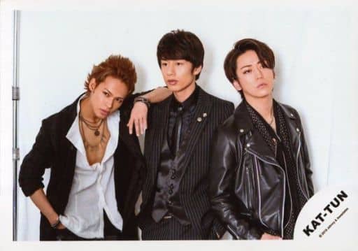 KAT TUN / Assembly (3 persons) / Horizontal, Above the Knee, Costume Black, White, Ueda Left ...