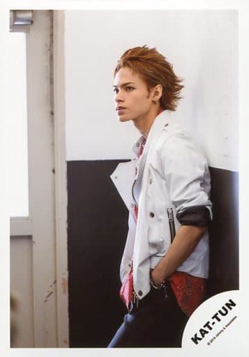 KAT TUN / Tatsuya KAT / Above-the-knee ・ Costume white ・ red ・ black ...