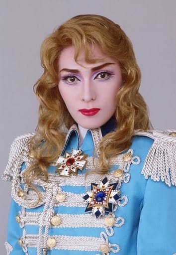Official photo (female) / Takarazuka Revue (star group) / actress Takarazuka Revue (Star Group ...