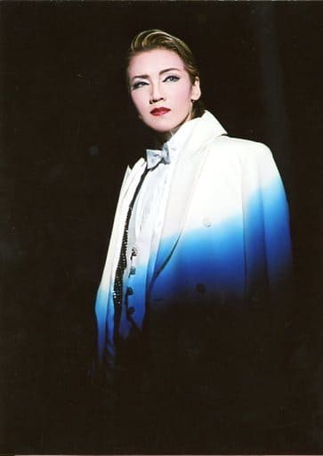 Takarazuka Revue (Sora-gumi) / Yoka Wao / Live Photo / Upper Body / Costume White / Both Hands ...