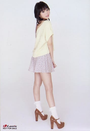 Official photo (female) / voice actor Aya Hirano / Whole Body / White Costume / Turning Around ...