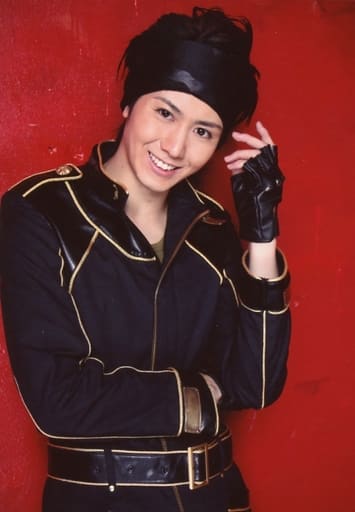 Official photo (male) / actor Motohiro Ota / Upper Body / Costume Black ...