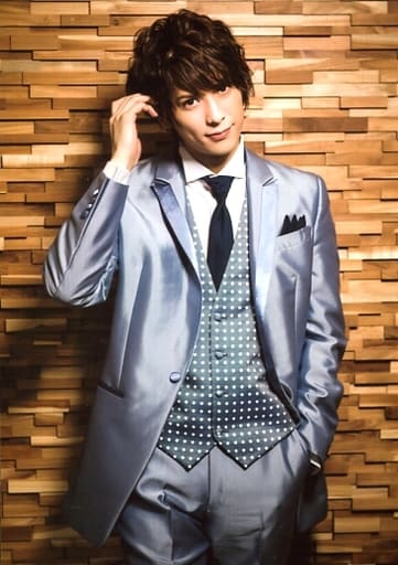 Official photo (male) / actor Hiroki Nakada / Above-the-knee, Costume Grey, Tuxedo, Right Hand ...