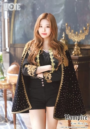 Official photo (female) / idol / IZ*ONE IZ*ONE / Kim Min-ju / Kneecap ...