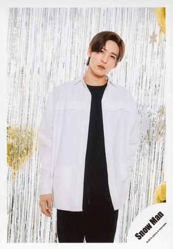 Snow Man / Meguro Ren / Above-the-knee ・ Costume white ・ Black ・ Left hand bent ・ Neck tilted ...