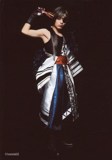 Official photo (male) / actor Chio YOSHIDA (Soji KAGURAZAKA) / Whole body, moon Hana Kagura ...