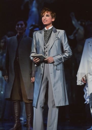 Official photo (female) / Takarazuka Revue (Hanagumi) / actress Takarazuka Revue (Hana-gumi ...