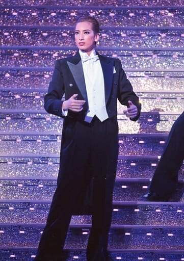 Official photo (female) / Takarazuka Revue (Hanagumi) / actress ...