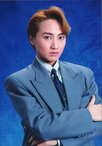 Takarazuka Revue (Star Group) / Ko Minoru / Upper Body / Costume Gray / White / Tie Blue / Right ...