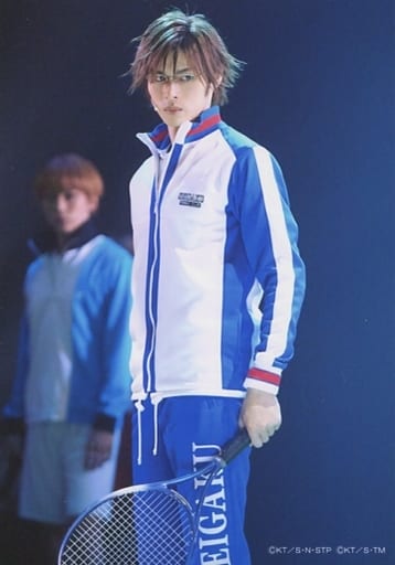 Official photo (male) / actor Akira Aoki (Kunimitsu Tezuka) / Live Photo / Knee-Up / Body-Facing ...