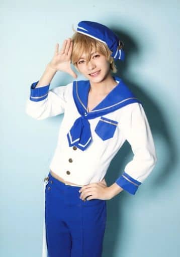 Official photo (male) / actor Izumi Miyazaki (Tomoya Mahaku) / Above ...