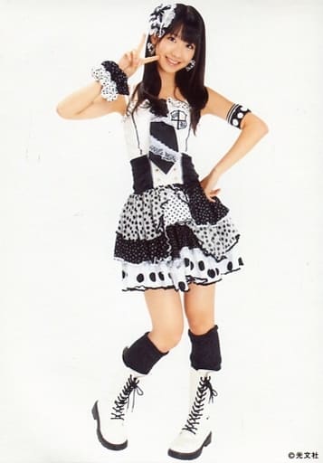Official photo (AKB48, SKE48) / idol / AKB48 Yuki Kashiwagi / Whole body / Costume White / Black ...